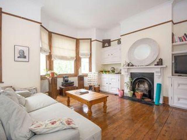 2 Bedrooms Flat for rent in Corrance Road, London SW2
