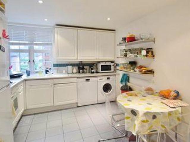 2 Bedrooms Flat for rent in Corringham Way, London NW11