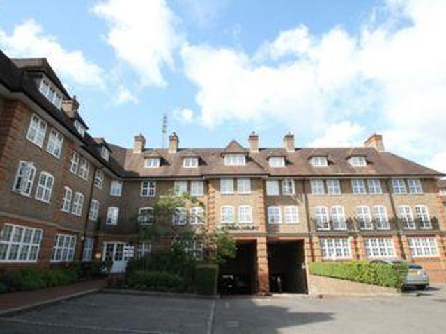 2 Bedrooms Flat for rent in Corringway, London NW11