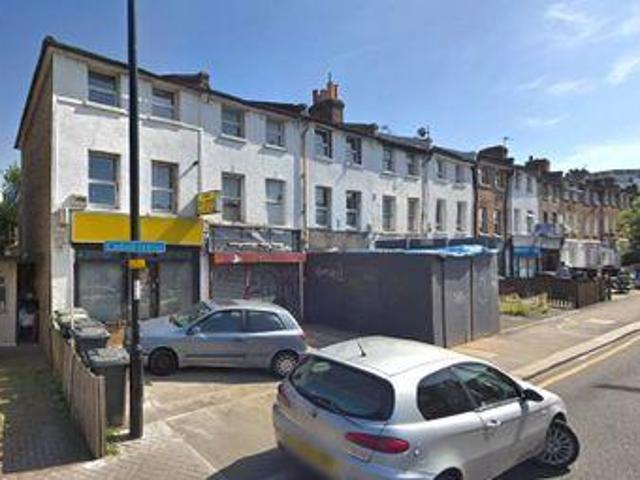 2 Bedrooms Flat for rent in Catford Hill, London SE6