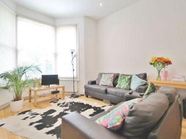 2 Bedrooms Flat for rent in Cathcart Hill, London N19