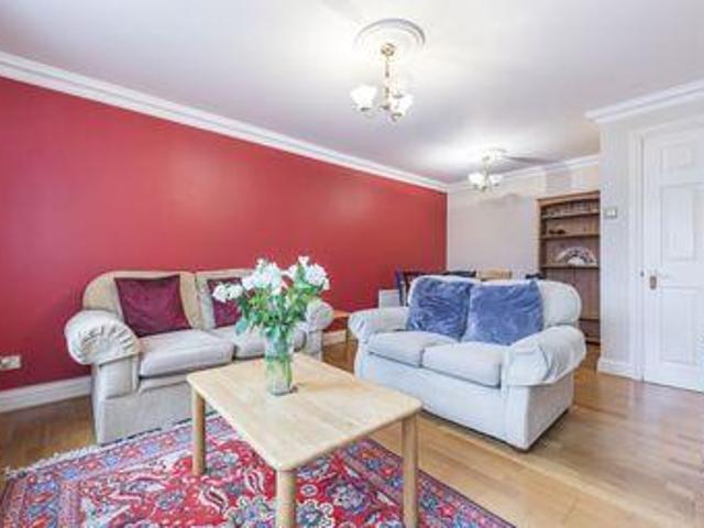 2 Bedrooms Flat for rent in Catherine Drive, Richmond TW9