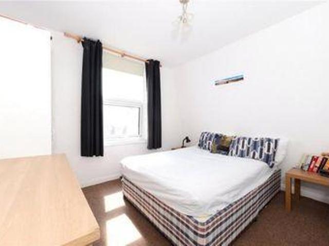 2 Bedrooms Flat for rent in Cathles Road, Clapham South, London SW12
