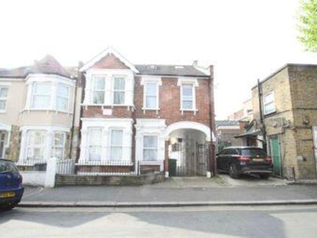 2 Bedrooms Flat for rent in Caulfield Road, East Ham, London E6