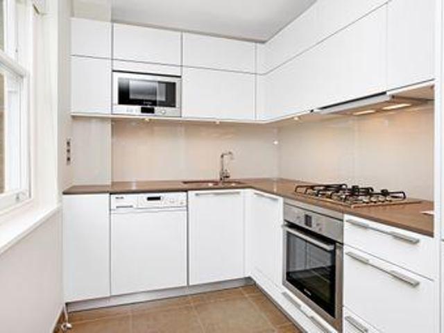 2 Bedrooms Flat for rent in Cavalry Square, London SW3