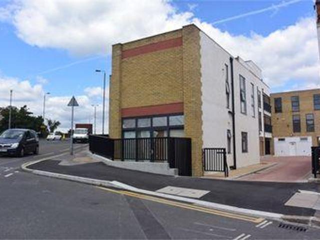2 Bedrooms Flat for rent in Caxton Road, London SW19