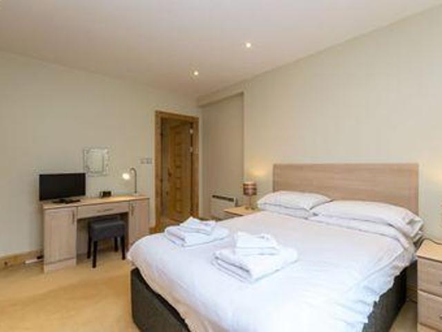 2 Bedrooms Flat for rent in Cabot Close, Croydon CR0