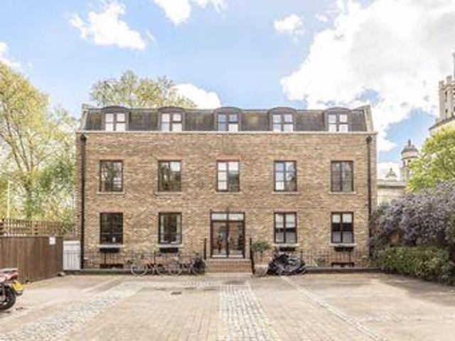2 Bedrooms Flat for rent in Cable Street, London E1