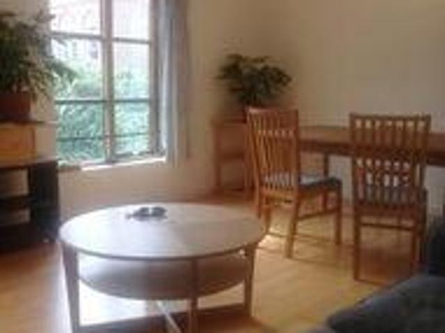 2 Bedrooms Flat for rent in Cable Street, London, London E1