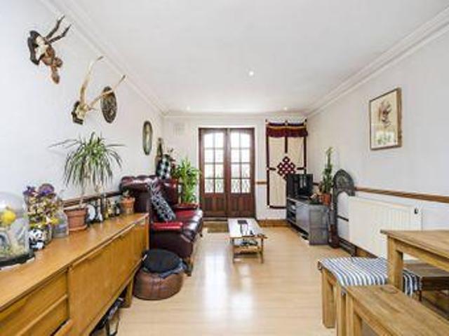 2 Bedrooms Flat for rent in Cadogan Terrace, Victoria Park E9