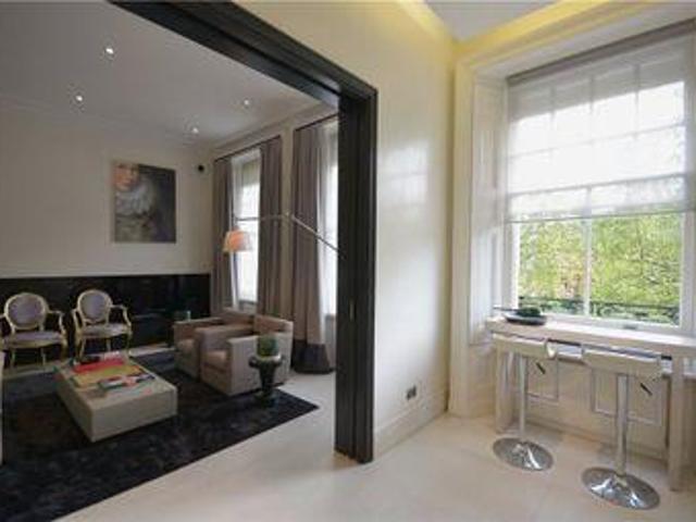 2 Bedrooms Flat for rent in Cadogan Square, Knightsbridge, London SW1X