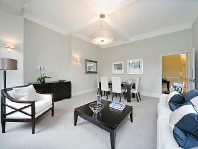 2 Bedrooms Flat for rent in Cadogan Square, Knightsbridge, London SW1X