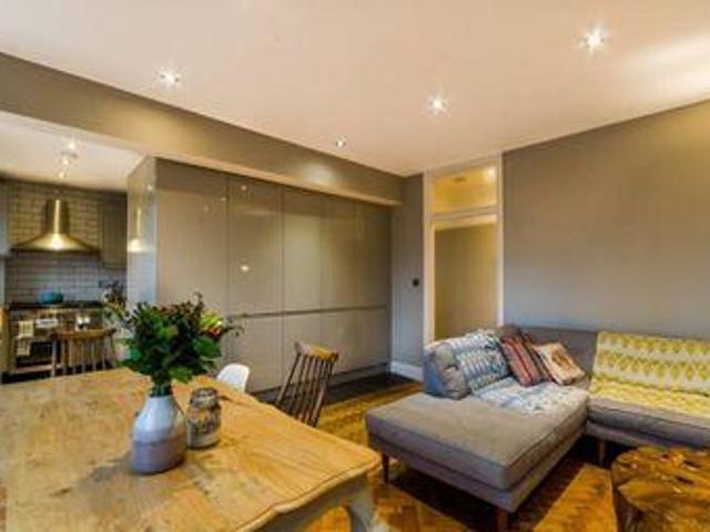 2 Bedrooms Flat for rent in Cadogan Square, London SW1X