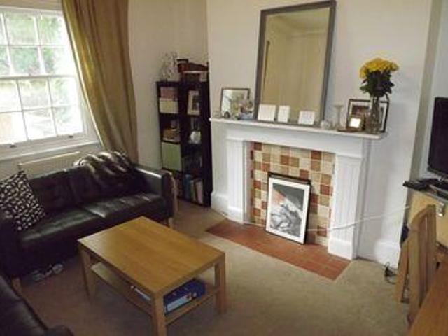 2 Bedrooms Flat for rent in Cadmus Close, London SW4