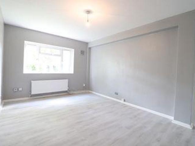 2 Bedrooms Flat for rent in Caistor Road, Balham, London SW12