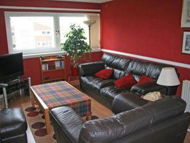 2 Bedrooms Flat for rent in Calder Grove, Edinburgh EH11
