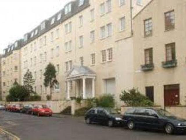 2 Bedrooms Flat for rent in Caledonian Crescent, Edinburgh EH11