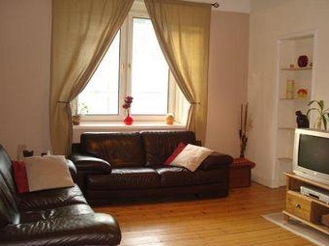 2 Bedrooms Flat for rent in Caledonian Crescent, Edinburgh EH11