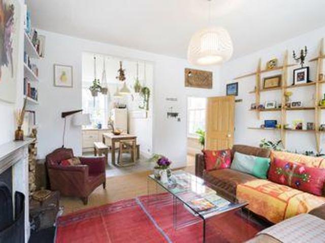 2 Bedrooms Flat for rent in Caledonian Road, London N1