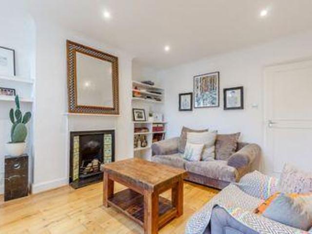 2 Bedrooms Flat for rent in Caledonian Road, London N7