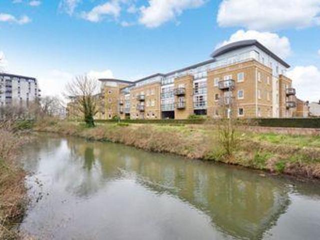 2 Bedrooms Flat for rent in Callow Court, Chelmsford, Esssex CM2