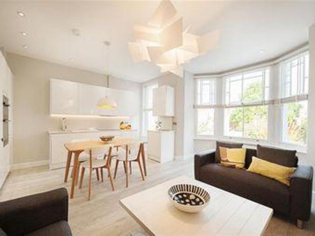 2 Bedrooms Flat for rent in Callcott Road, London NW6