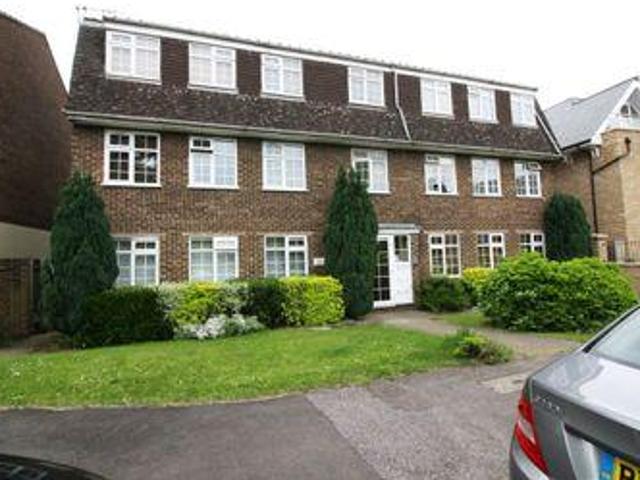 2 Bedrooms Flat for rent in Calshot Way, Enfield EN2