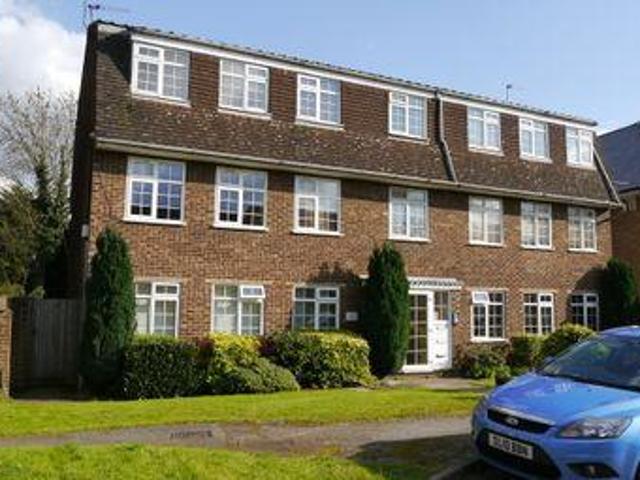 2 Bedrooms Flat for rent in Calshot Way, Enfield EN2