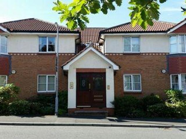 2 Bedrooms Flat for rent in Calverleigh Close, Bolton BL3