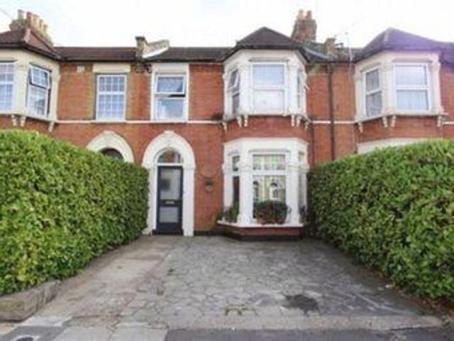 2 Bedrooms Flat for rent in Cambridge Road, Seven Kings, Ilford IG3
