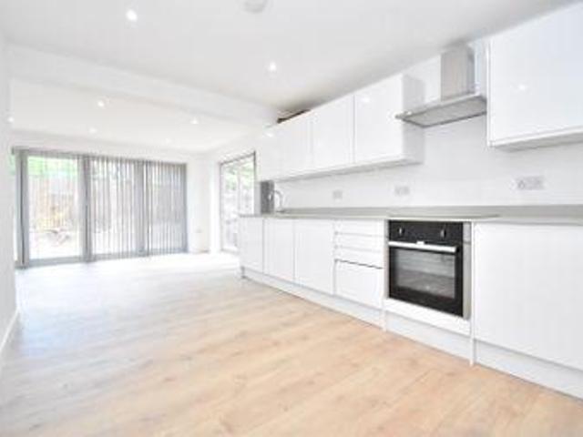 2 Bedrooms Flat for rent in Camden Road, Camden N7