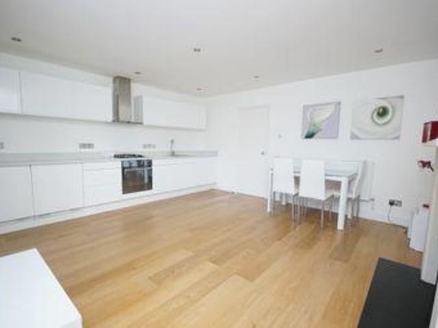 2 Bedrooms Flat for rent in Camden Road, Camden NW1
