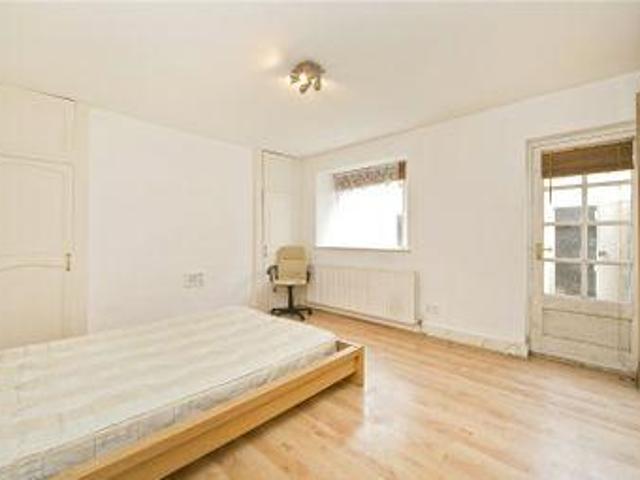 2 Bedrooms Flat for rent in Camden Street, London NW1