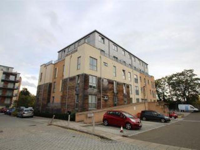 2 Bedrooms Flat for rent in Cameron Crescent, Burnt Oak, Edgware HA8