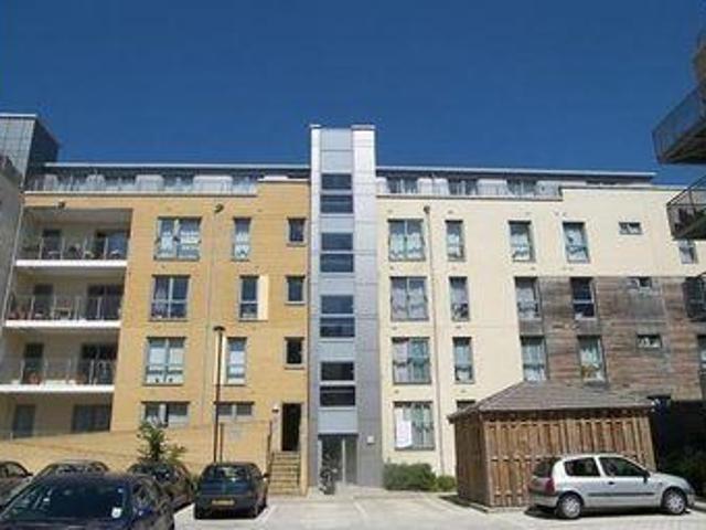 2 Bedrooms Flat for rent in Cameron Crescent, Edgware HA8