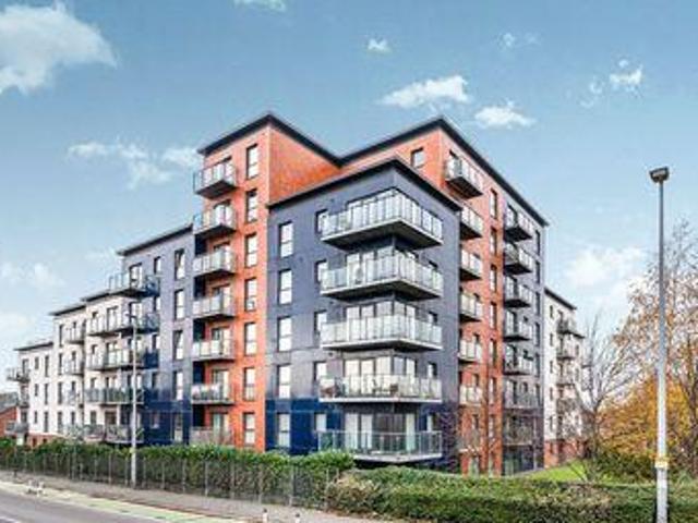 2 Bedrooms Flat for rent in Camp Street, Salford M7