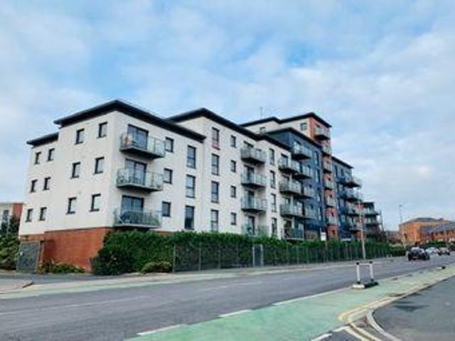 2 Bedrooms Flat for rent in Camp Street, Salford M7