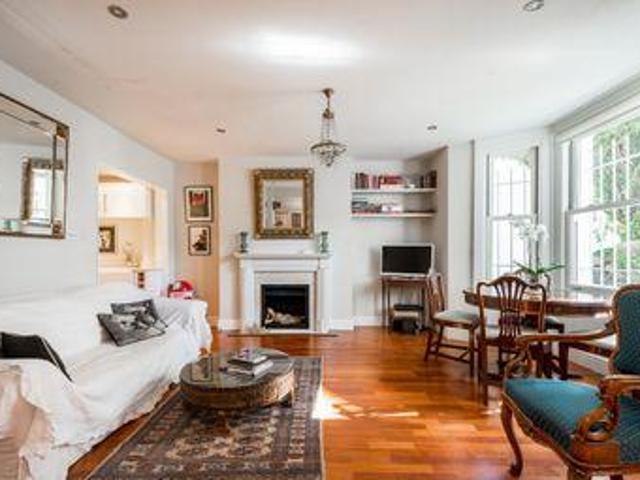 2 Bedrooms Flat for rent in Campden Grove, London W8