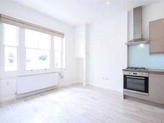 2 Bedrooms Flat for rent in Campden Hill Gardens, Kensington, London W8