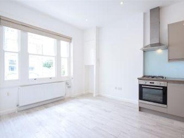 2 Bedrooms Flat for rent in Campden Hill Gardens, London W8