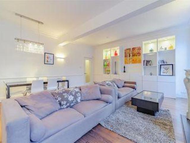 2 Bedrooms Flat for rent in Campden Hill Road, London W8
