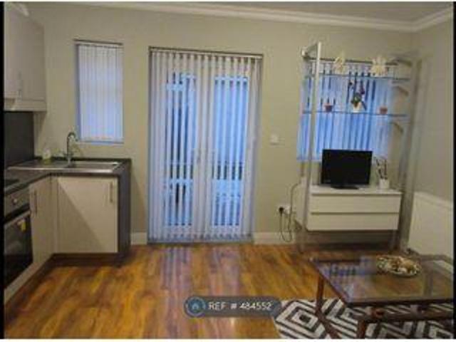 2 Bedrooms Flat for rent in Camrose Avenue, Edgware HA8