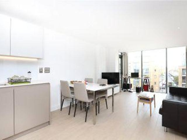 2 Bedrooms Flat for rent in Canalside Square, London N1