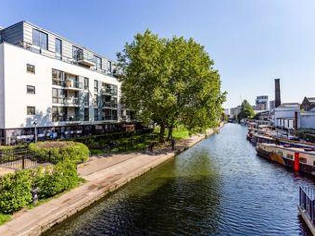 2 Bedrooms Flat for rent in Canalside Square, London N1