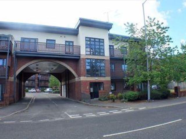 2 Bedrooms Flat for rent in Canalside, Water Street, Radcliffe M26