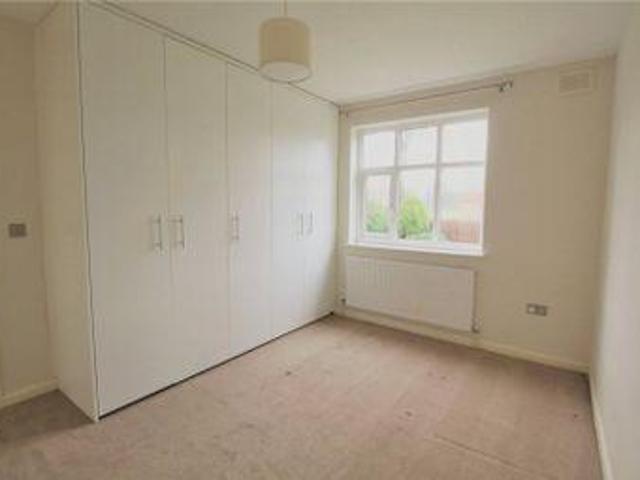 2 Bedrooms Flat for rent in Canons Park Close, Edgware HA8