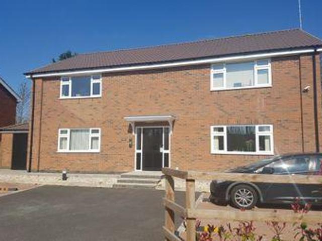 2 Bedrooms Flat for rent in Canterbury Close, Luton LU3