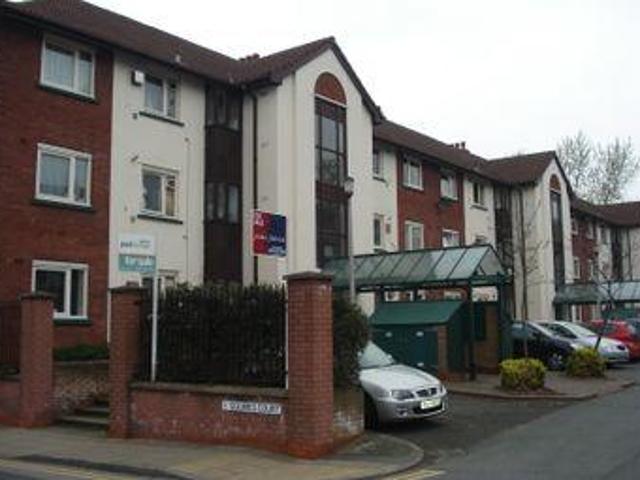 2 Bedrooms Flat for rent in Canterbury Gardens, Salford M5