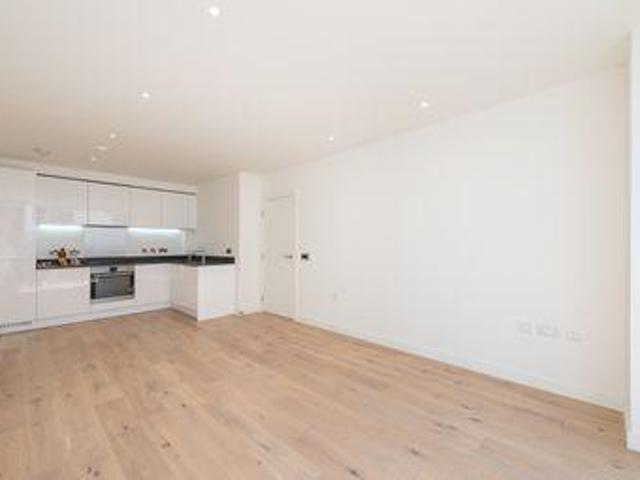 2 Bedrooms Flat for rent in Capitol Way, London NW9