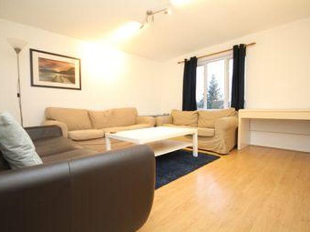 2 Bedrooms Flat for rent in Capstan Road, London SE8